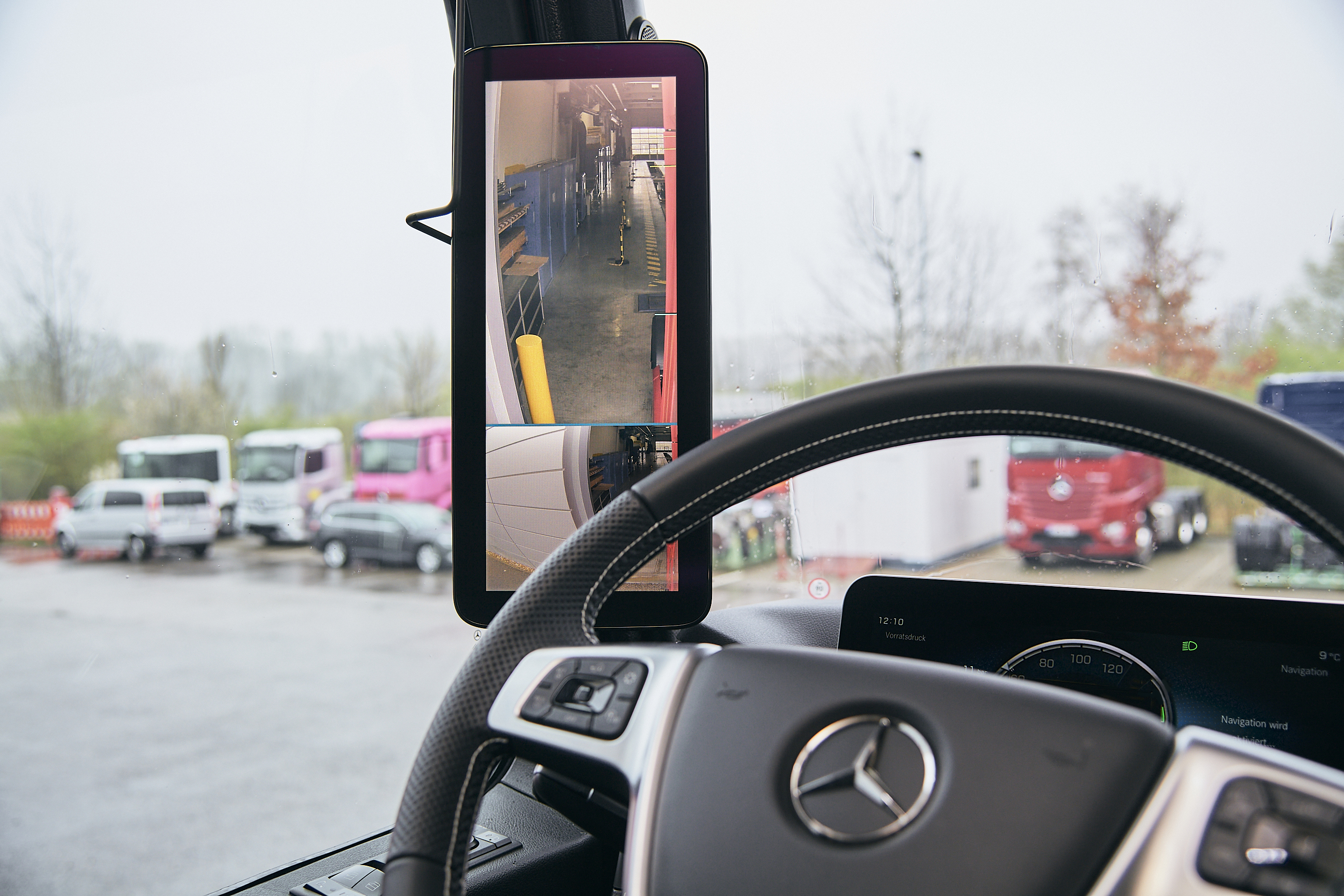 Second generation of MirrorCam: Mercedes-Benz Trucks is evolving some ...