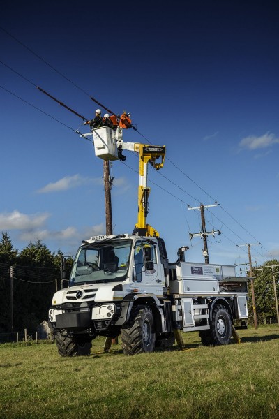 Versatile Versalift-equipped Mercedes-Benz Unimogs lead the line for UK ...