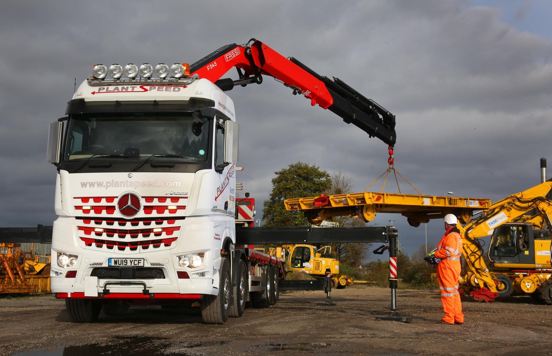 Agile Arocs crane truck lifts Mercedes-Benz to a new high with Plant Speed