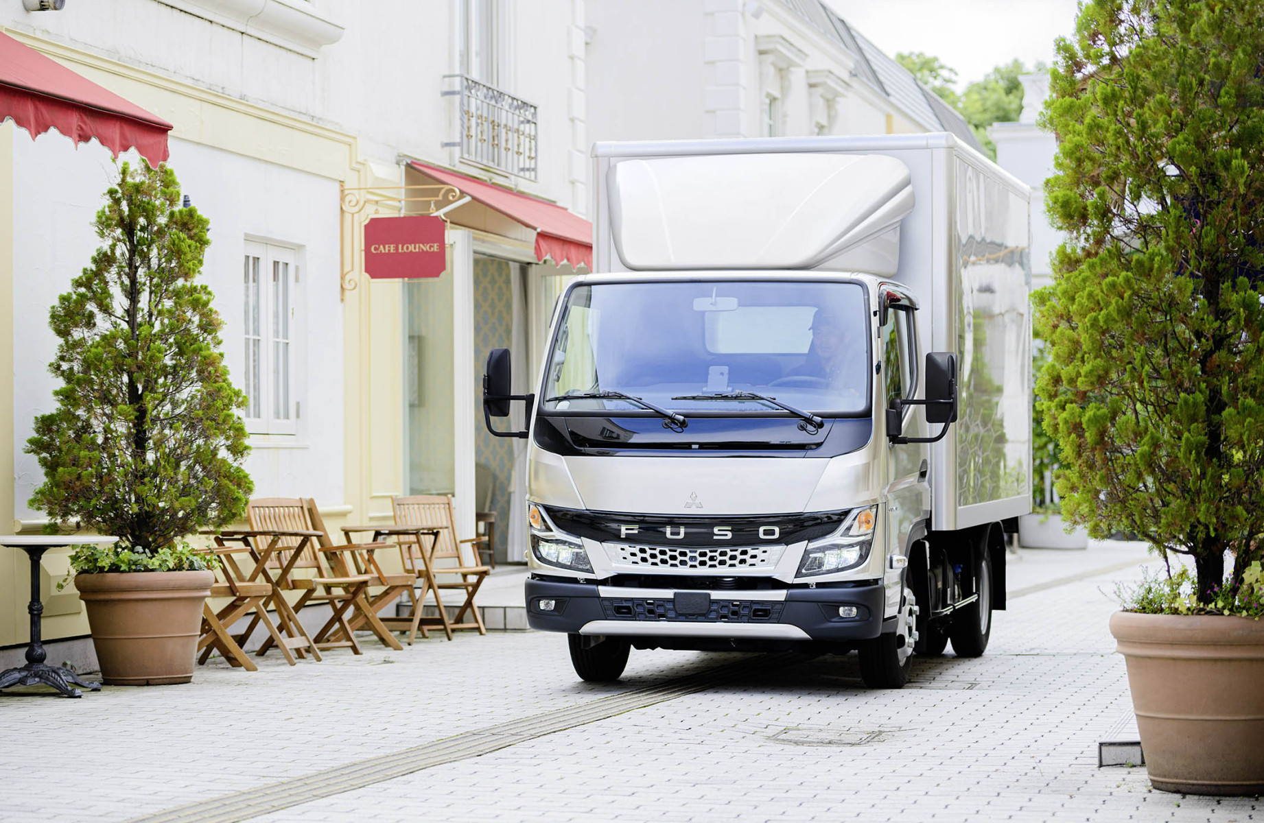 Sales of the all-new FUSO Canter begin in Britain; major updates in ...