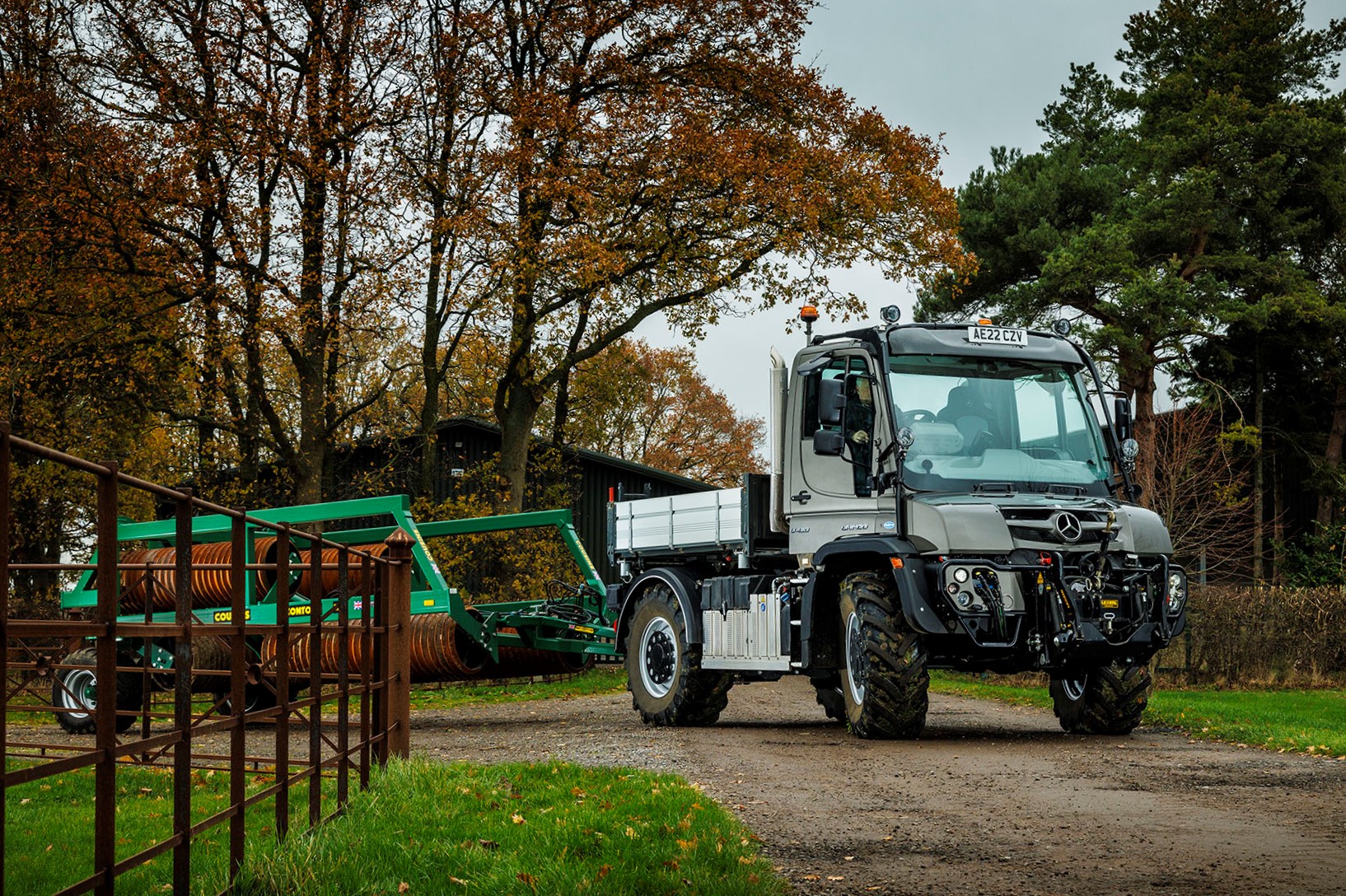 Home Farm (Charlton) Estates’ Mercedes-Benz Unimog steers straight and ...