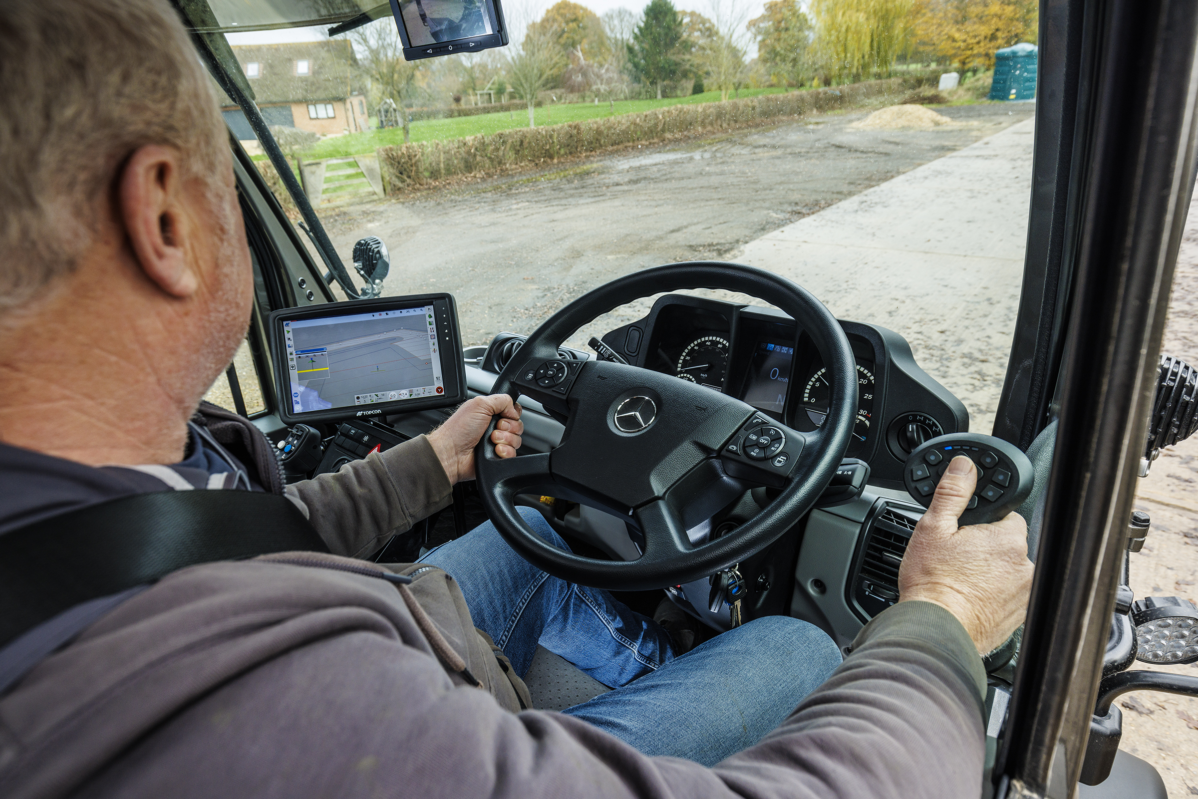 Home Farm (Charlton) Estates’ Mercedes-Benz Unimog steers straight and ...