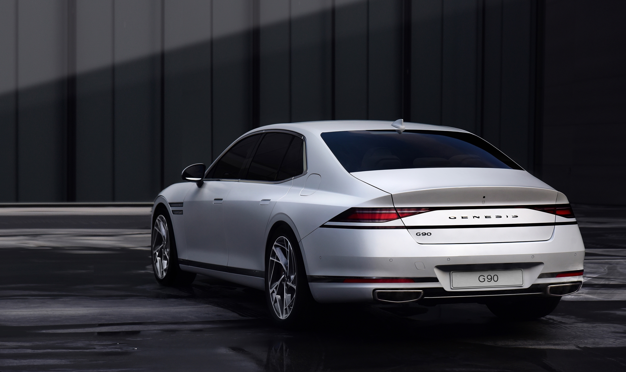GENESIS UNVEILS EXTERIOR IMAGES OF THE G90