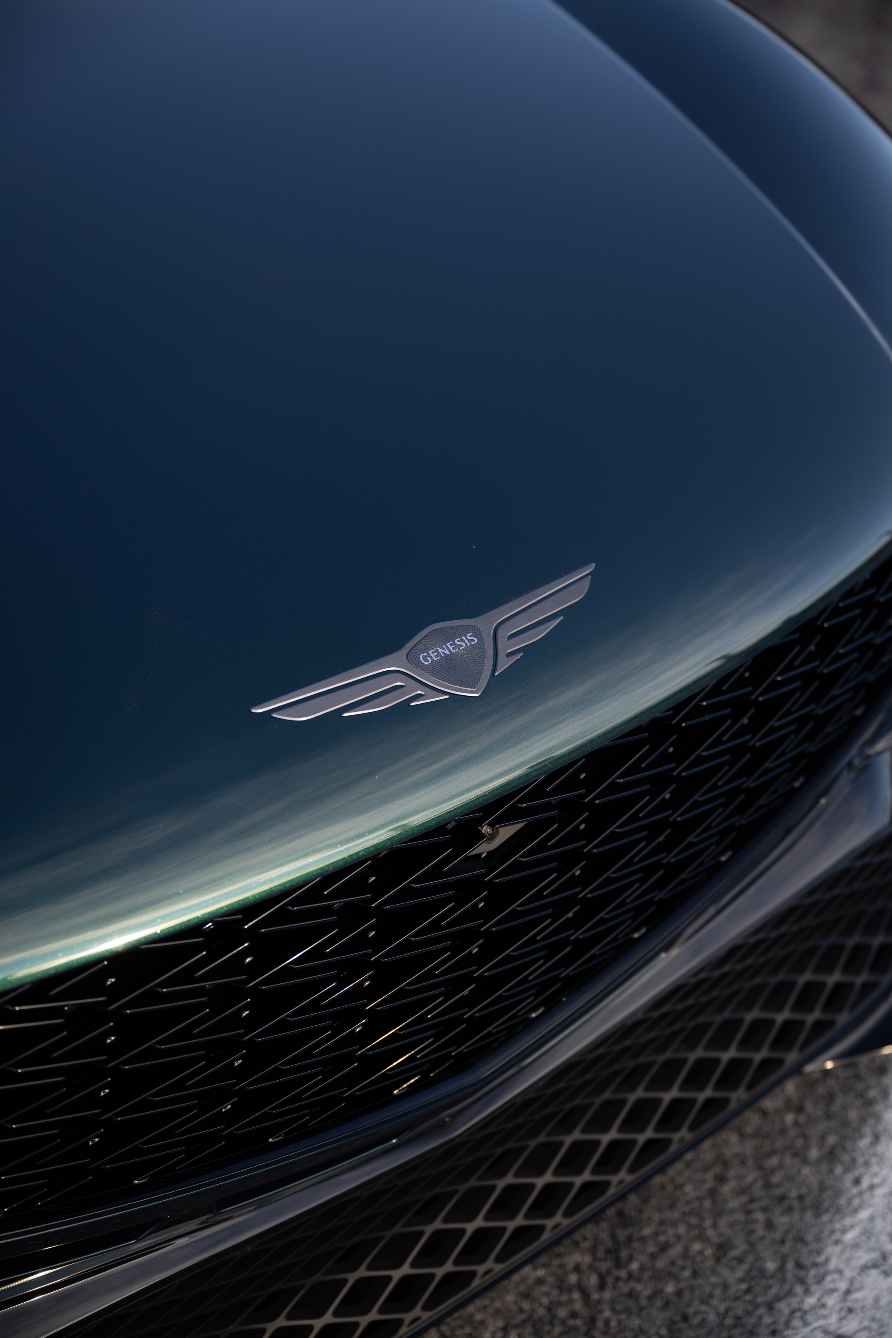 A CLOSER LOOK: GENESIS G90 WINGBACK CONCEPT