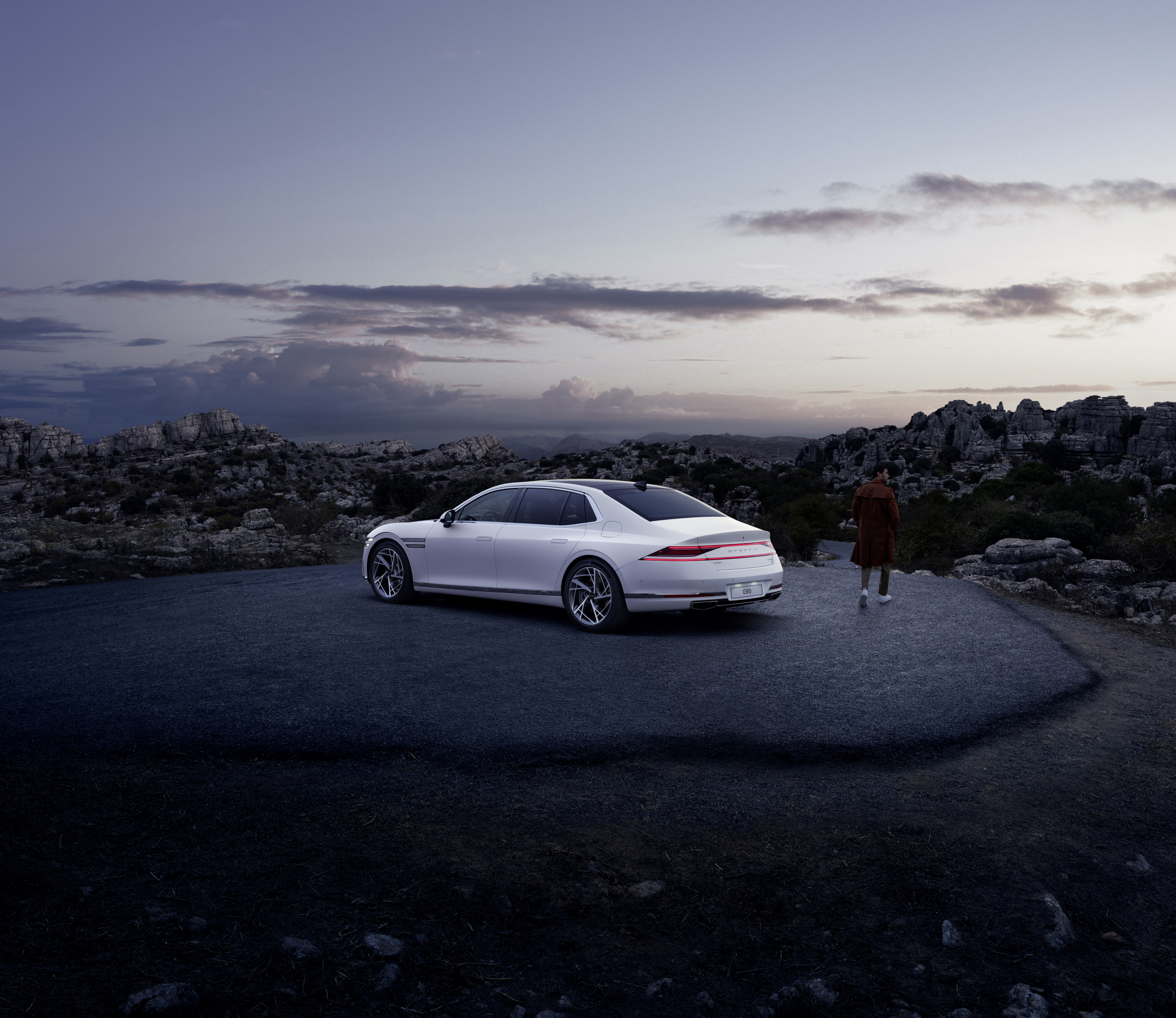 GENESIS UNVEILS NEW FLAGSHIP LUXURY SEDAN, THE G90