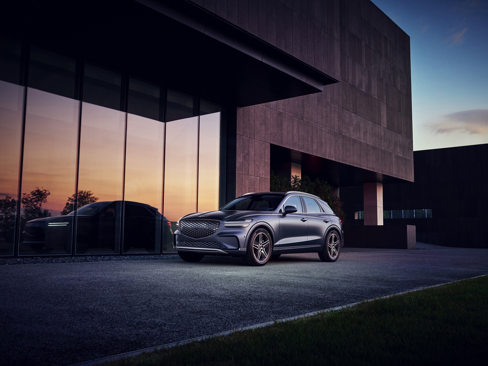 GENESIS UNVEILS REDESIGNED ELECTRIFIED GV70