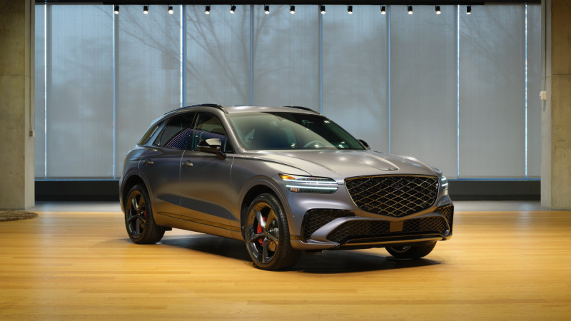 GENESIS BRINGS PRESTIGE GRAPHITE TRIM TO GV70 SUV