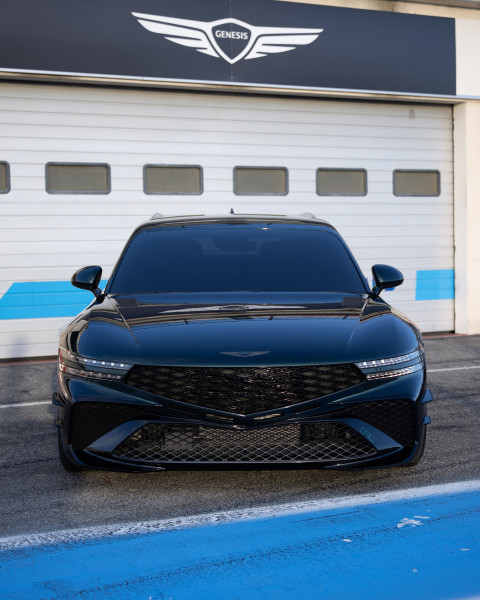 A CLOSER LOOK: GENESIS G90 WINGBACK CONCEPT