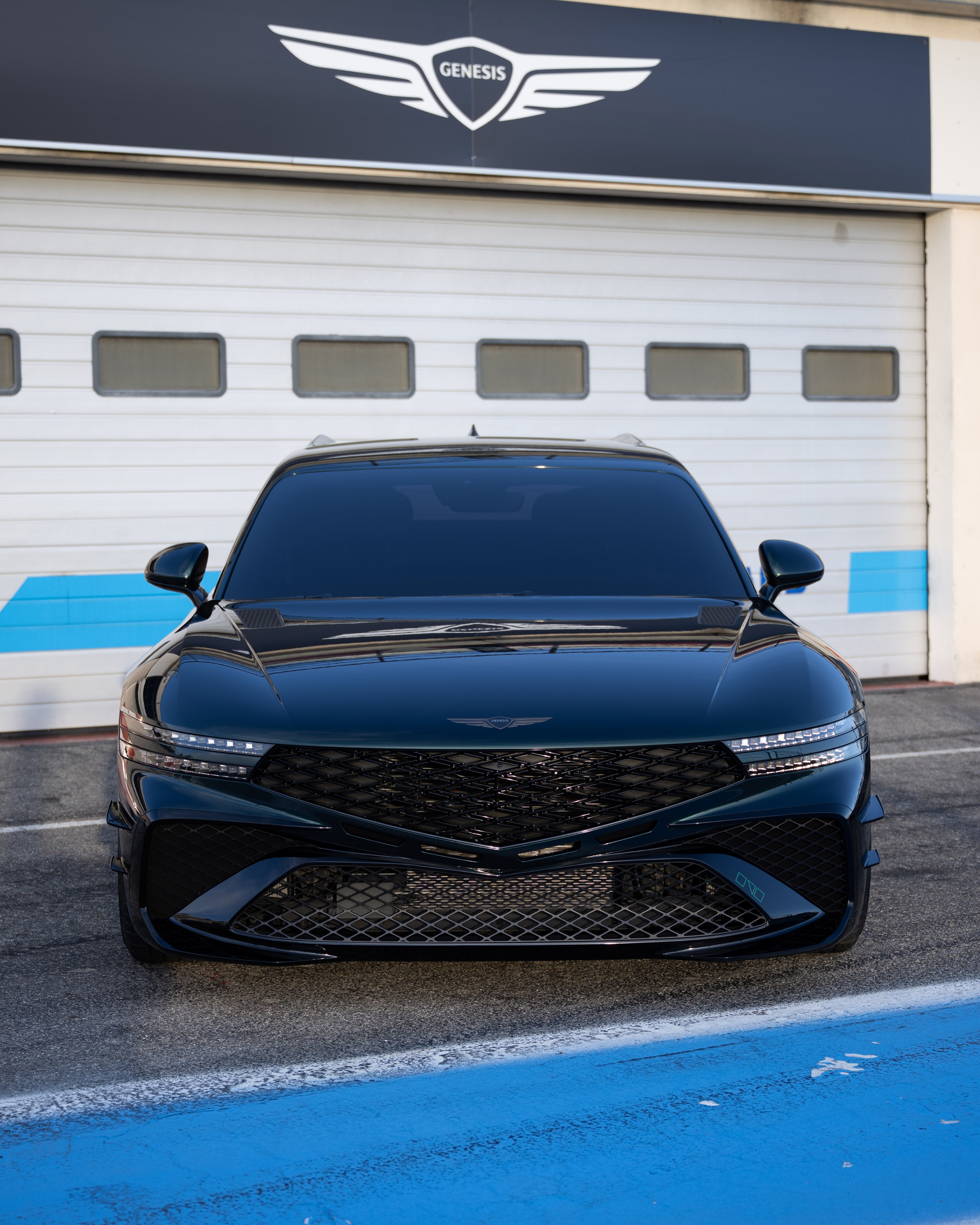 A CLOSER LOOK: GENESIS G90 WINGBACK CONCEPT