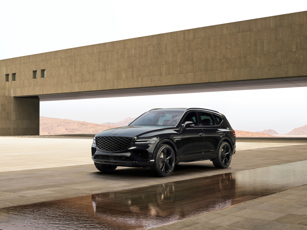 GENESIS UNVEILS GV80 BLACK AND GV80 COUPE BLACK