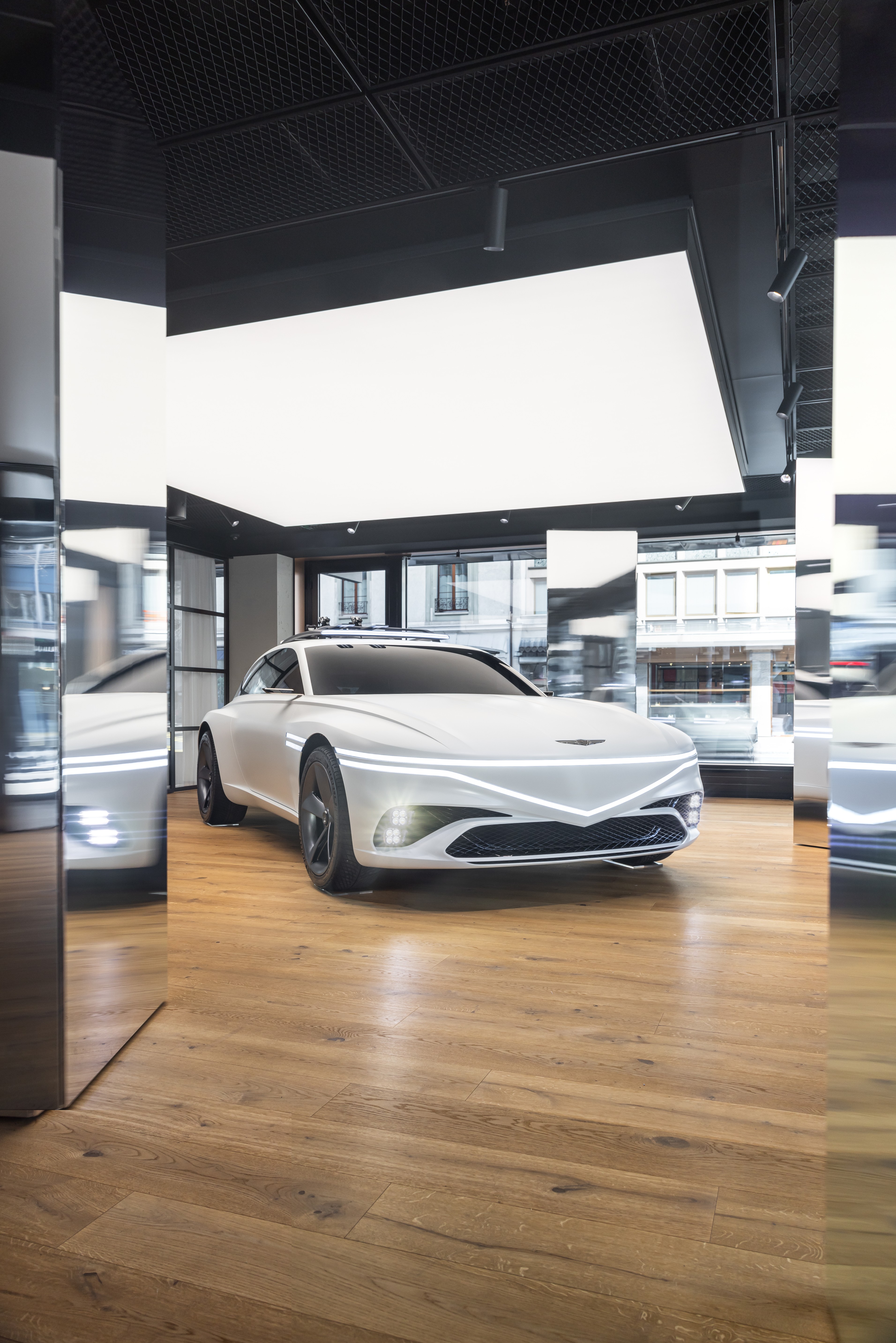 GENESIS SHOWCASES X SNOW SPEEDIUM, GV70 SNOW AT GENESIS STUDIO GENEVA