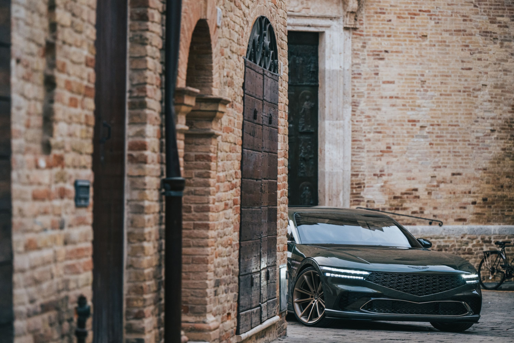 GENESIS RELEASES NEW VISUALS OF X GRAN COUPE CONCEPT IN SCENIC ITALY