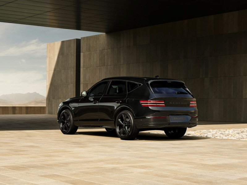 GENESIS UNVEILS GV80 BLACK AND GV80 COUPE BLACK