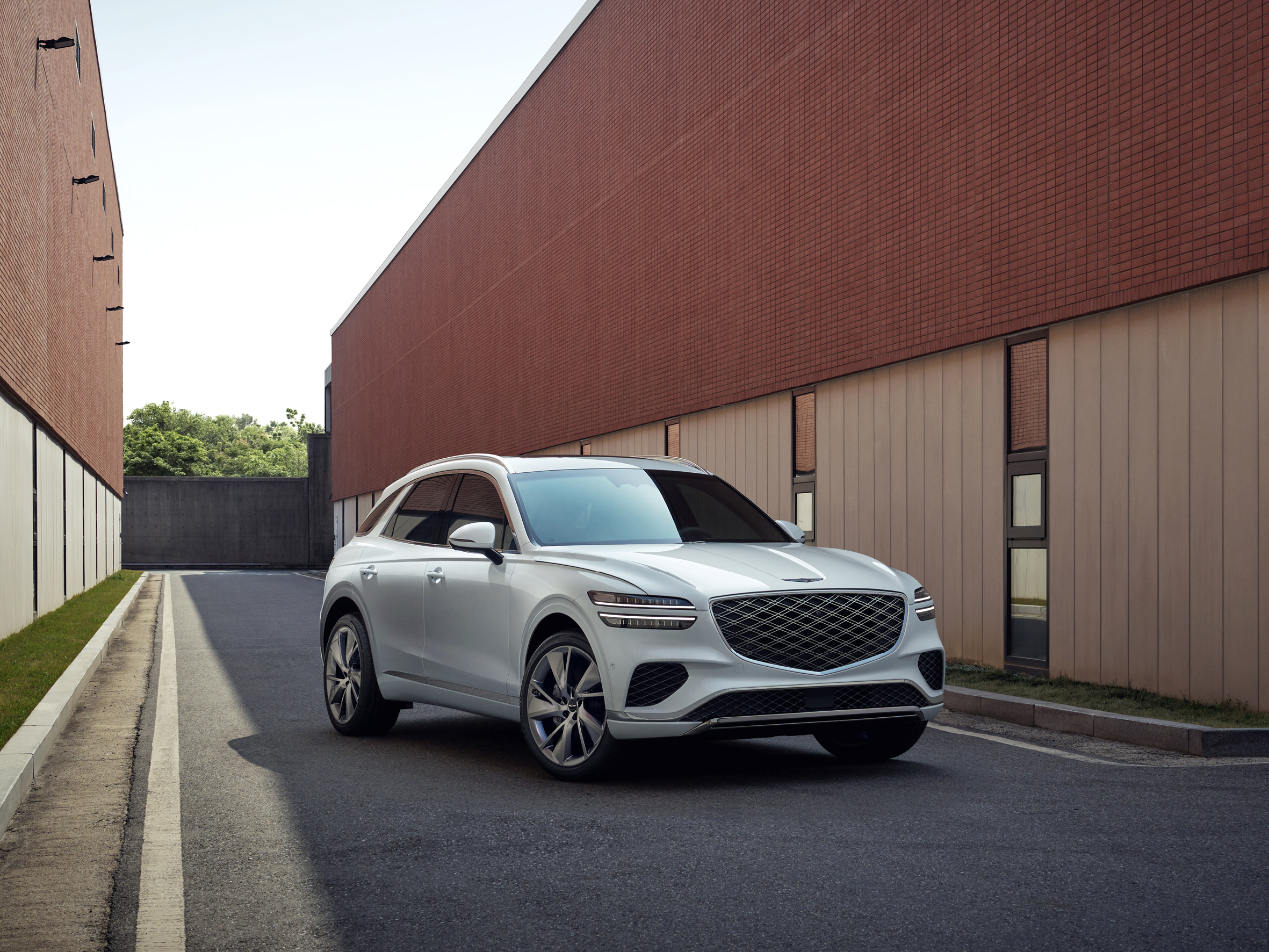 GENESIS UNVEILS NEWLY DESIGNED GV70