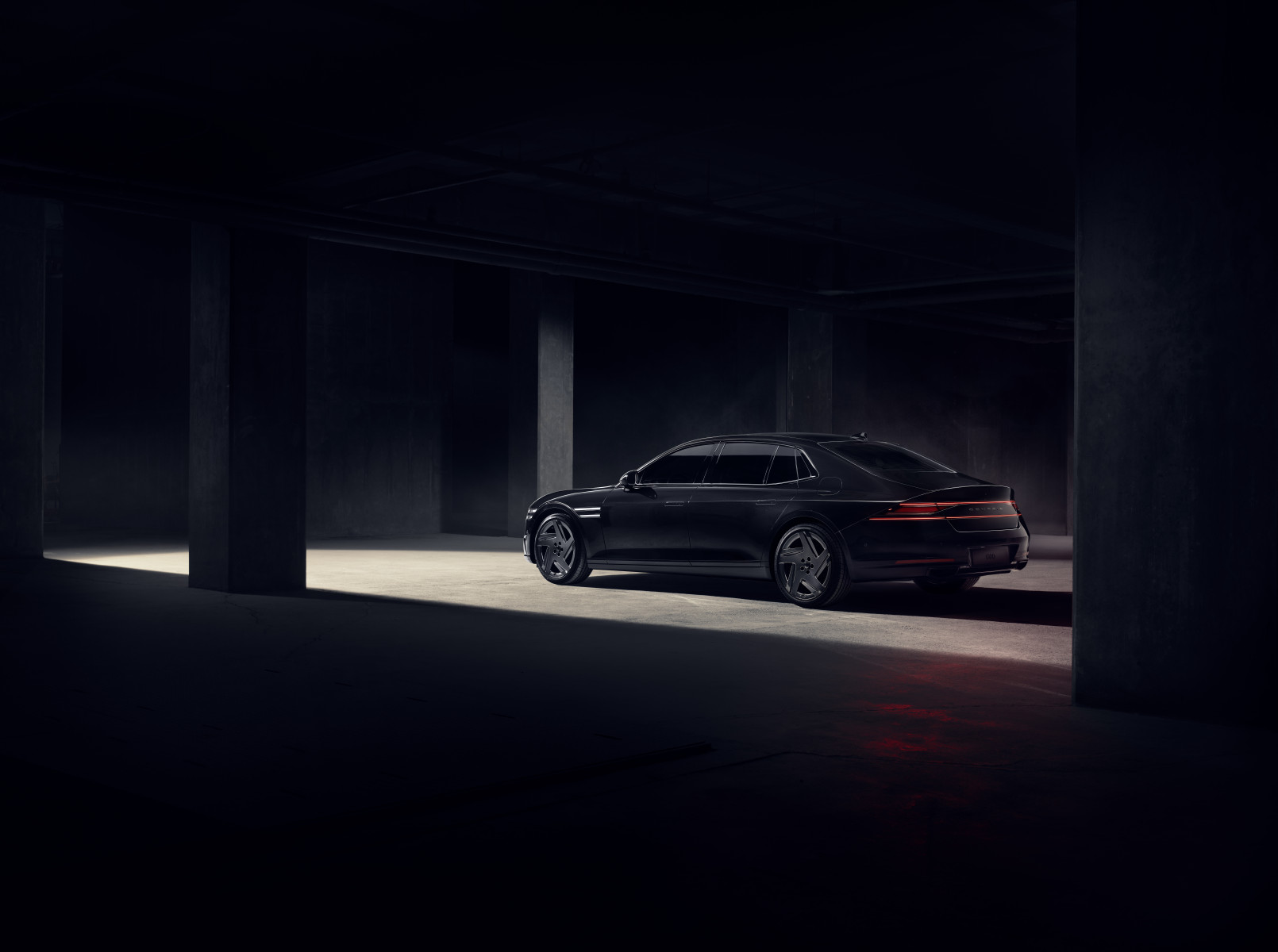 CAPTURING THE 'WHISPER OF QUIET CONFIDENCE' IN GENESIS G90 BLACK
