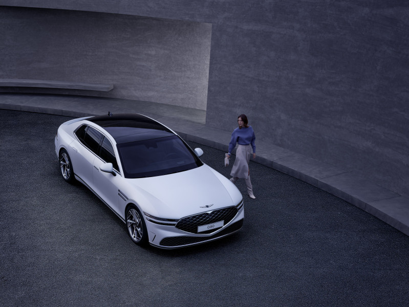 GENESIS UNVEILS NEW FLAGSHIP LUXURY SEDAN, THE G90