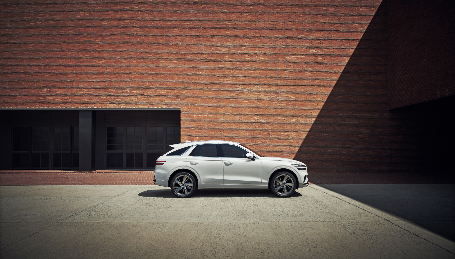 INSIDE THE REDESIGNED GENESIS GV70: RIDE AND HANDLING