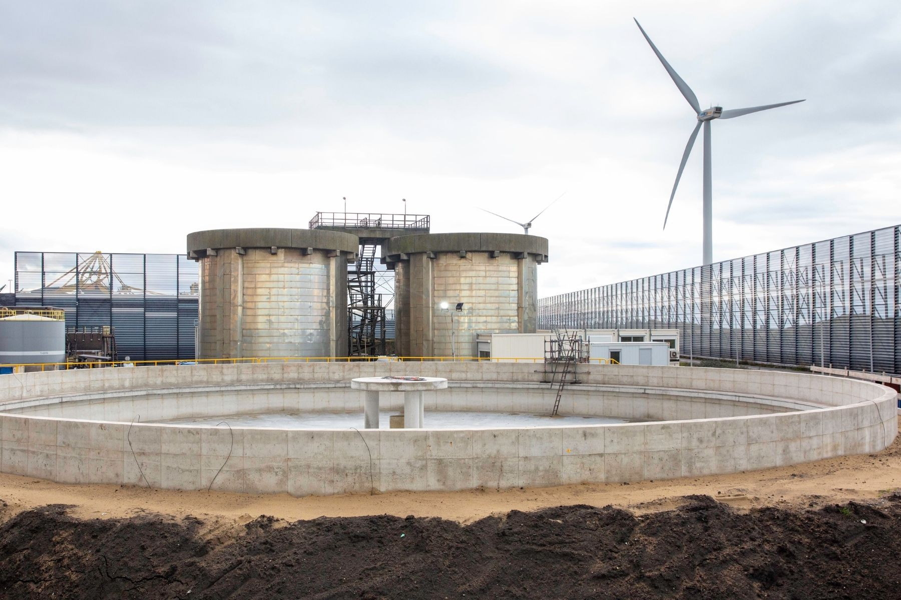 Het schiet al lekker op bij de waterzuiveringsinstallatie