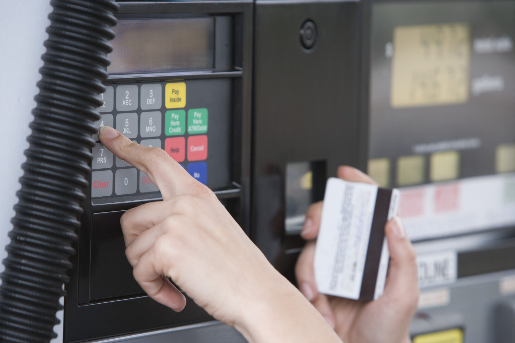 Minnesota Gas Prices Stay Below National Average
