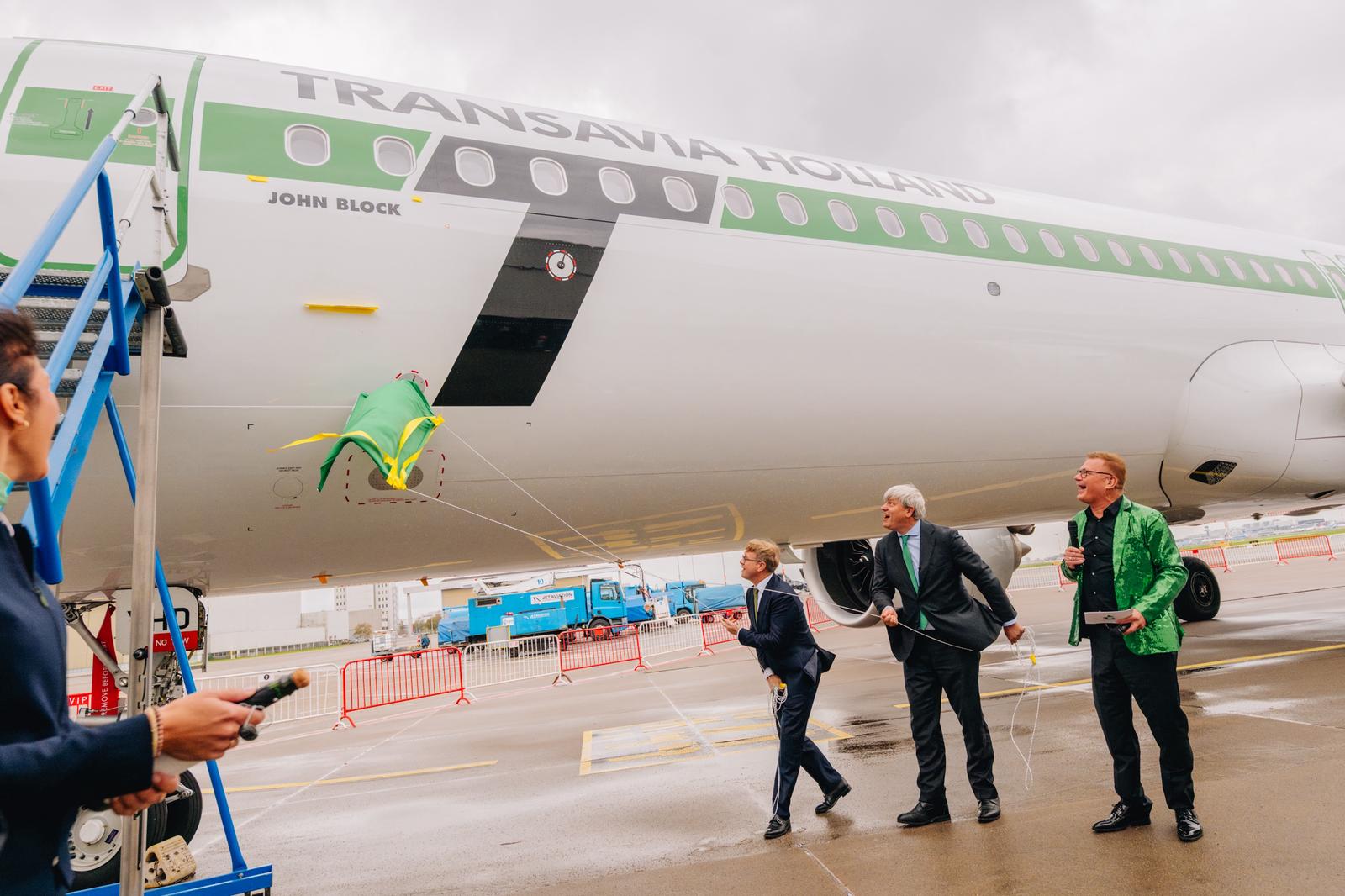 Transavia viert 60-jarig bestaan en geeft retro-Airbus de naam ‘John Block’