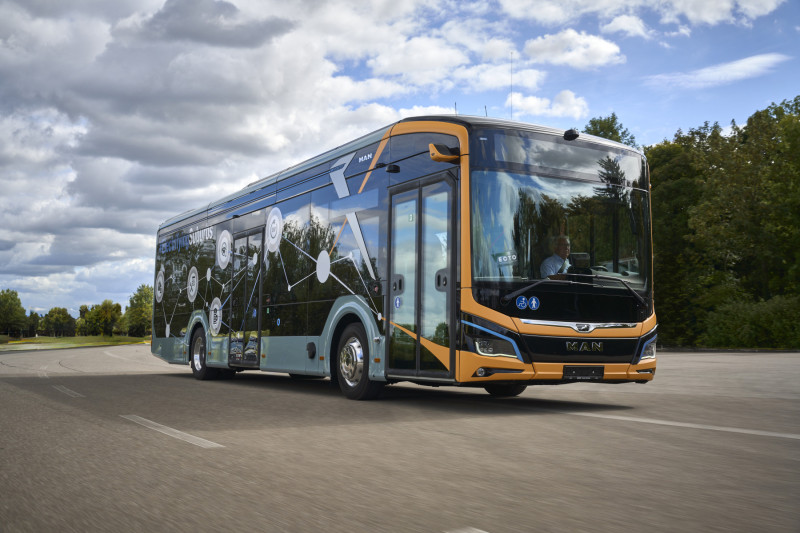 MAN presenta il primo autobus turistico completamente elettrico a ...
