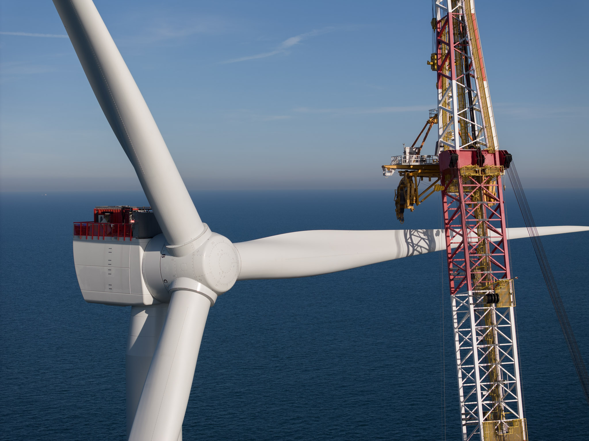 CrossWind installeert laatste windturbine van offshore windpark ...