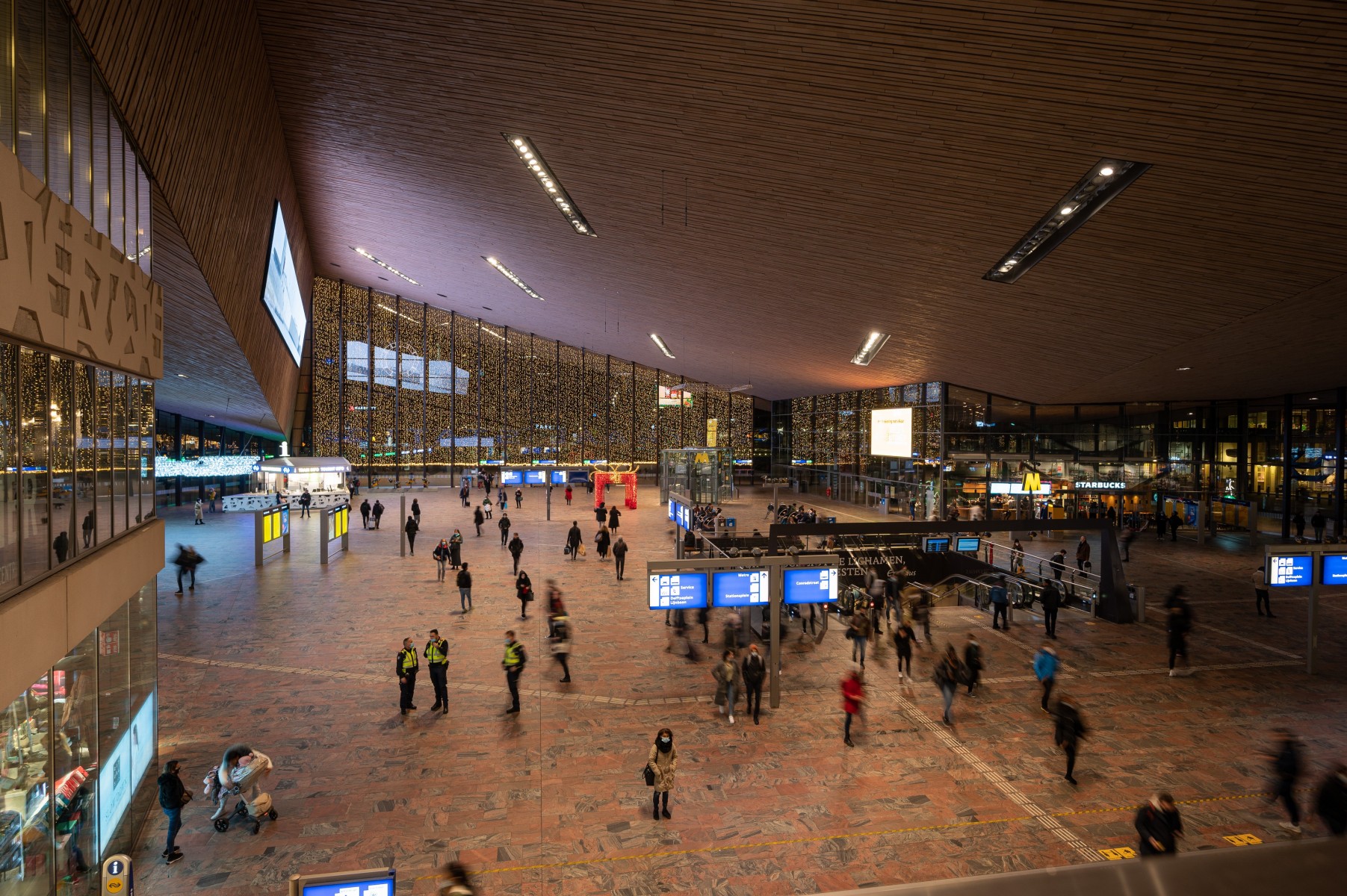 Eneco to supply 100% green electricity to NS train stations and ProRail