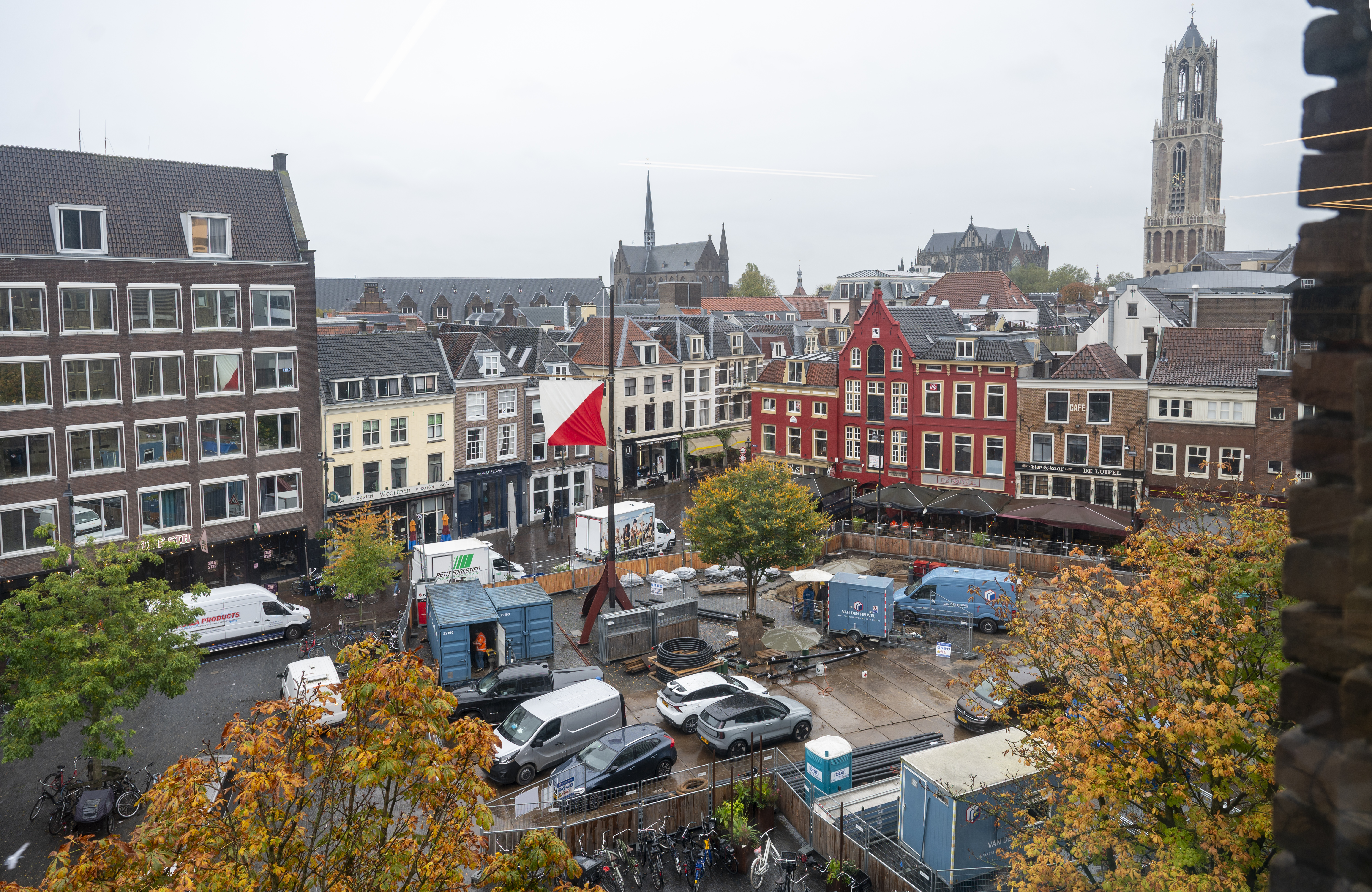 Archaeological treasures found under Neude during work by Eneco