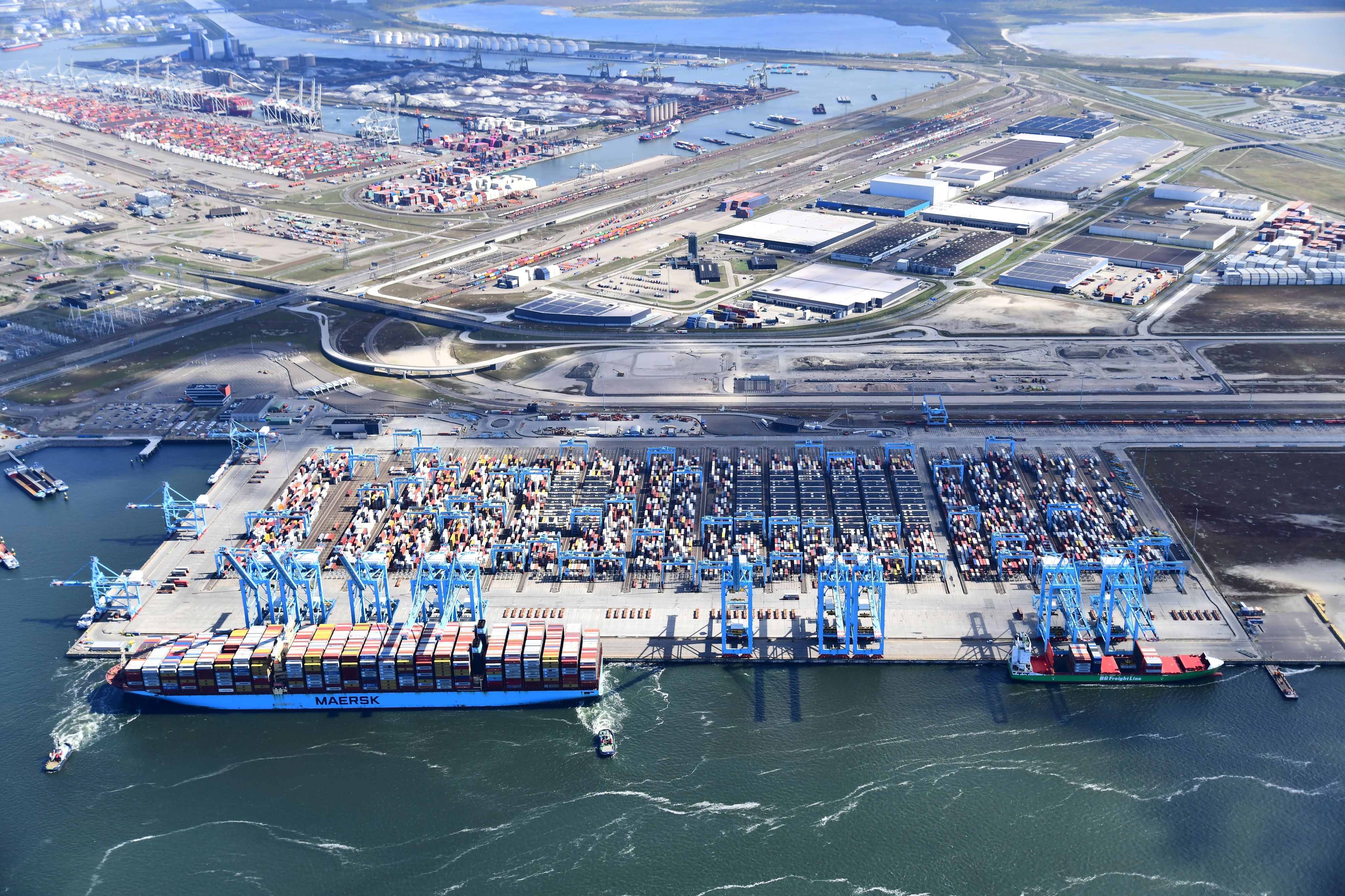 Shore power for sea-going vessels at APM Terminals Maasvlakte II from 2028