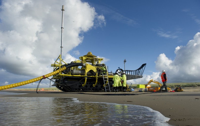 Stroomkabel nieuw windpark op zee komt aan op strand Noordwijk