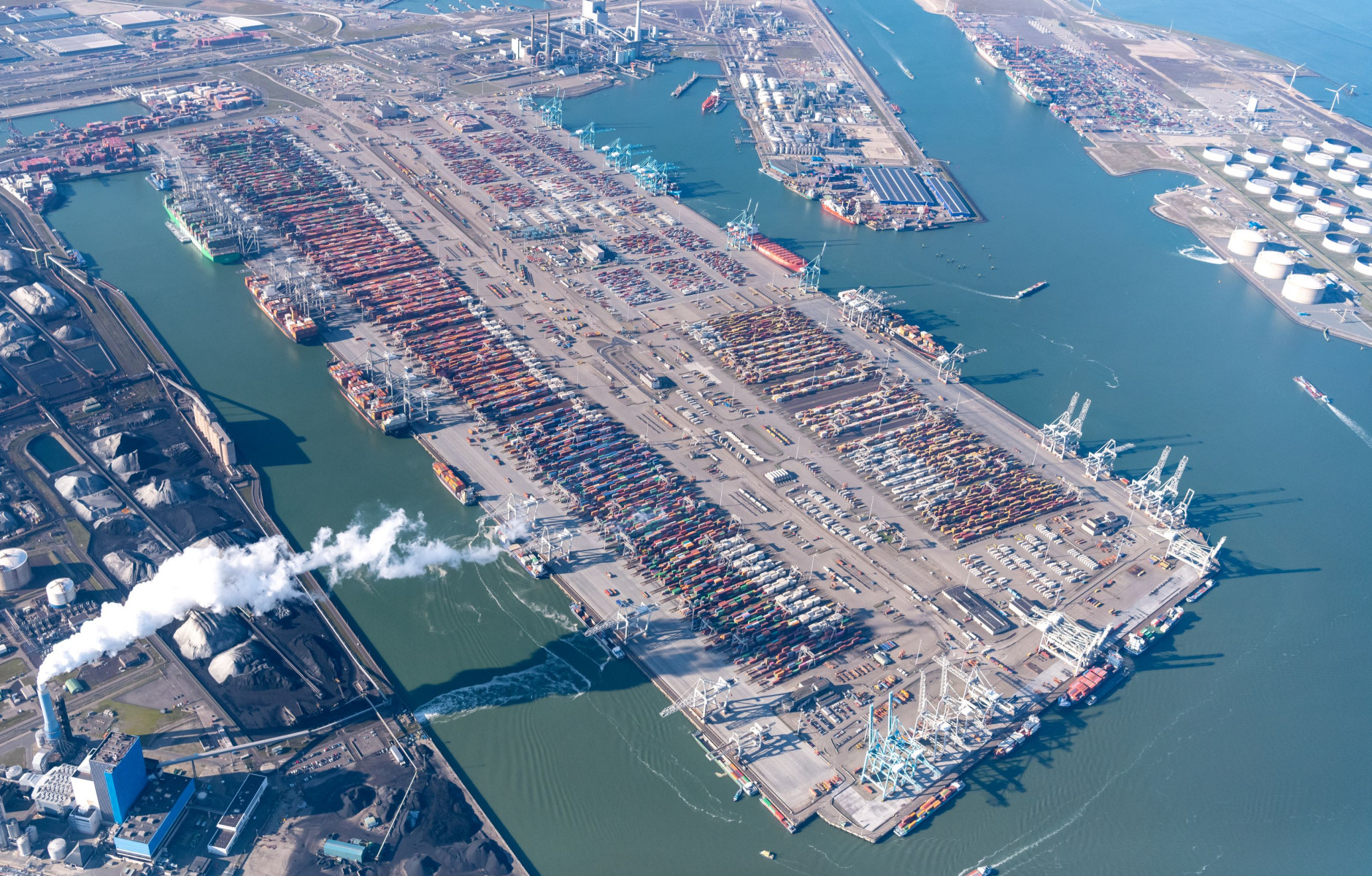 ECT terminals switching to shore power: reducing CO2 emissions by ...