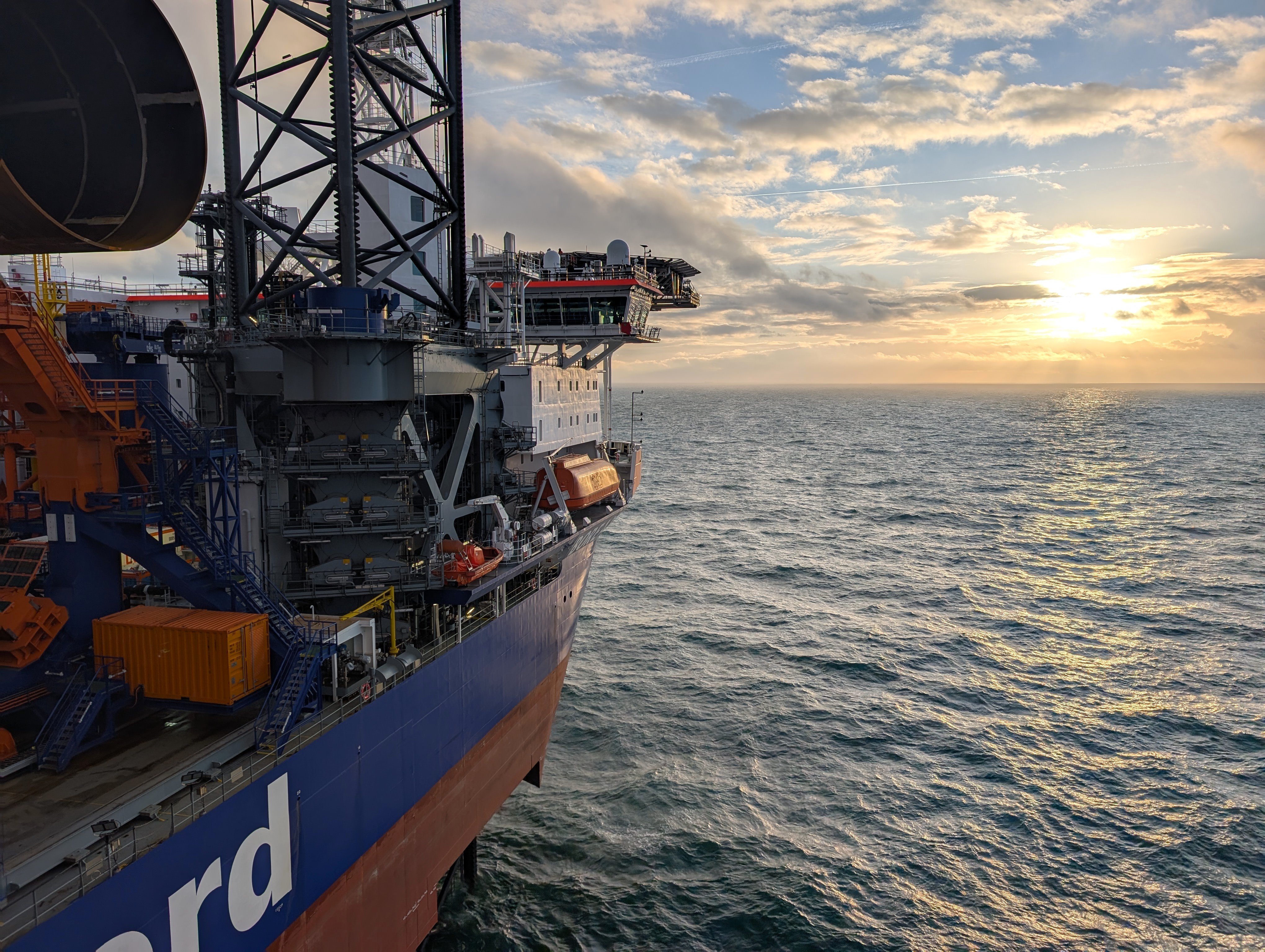 Van Oord installs first monopile at Ecowende offshore wind farm