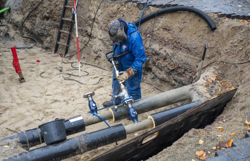 Archaeological treasures found under Neude during work by Eneco