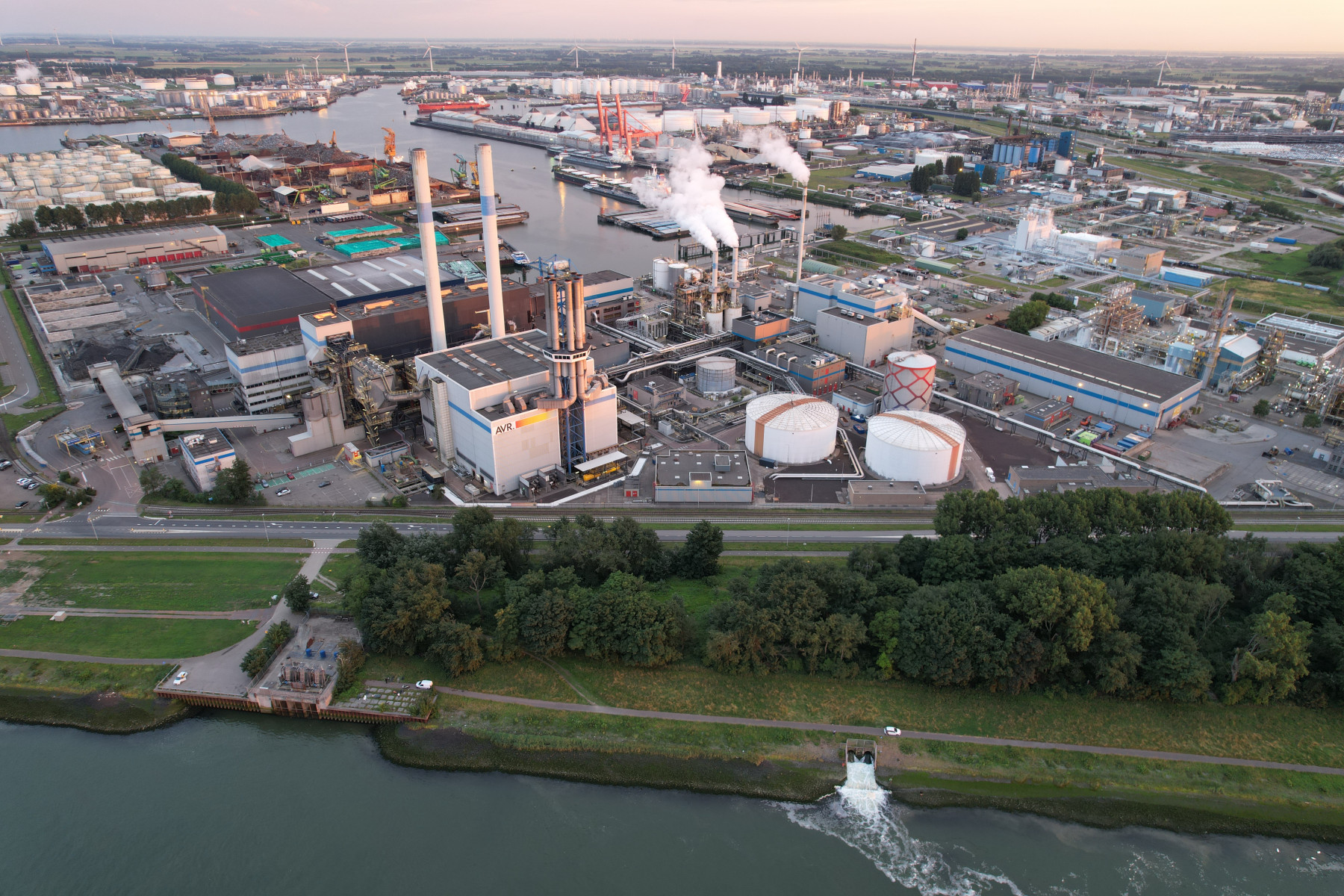 Eneco en AVR Rozenburg hervatten warmtelevering in Rotterdam