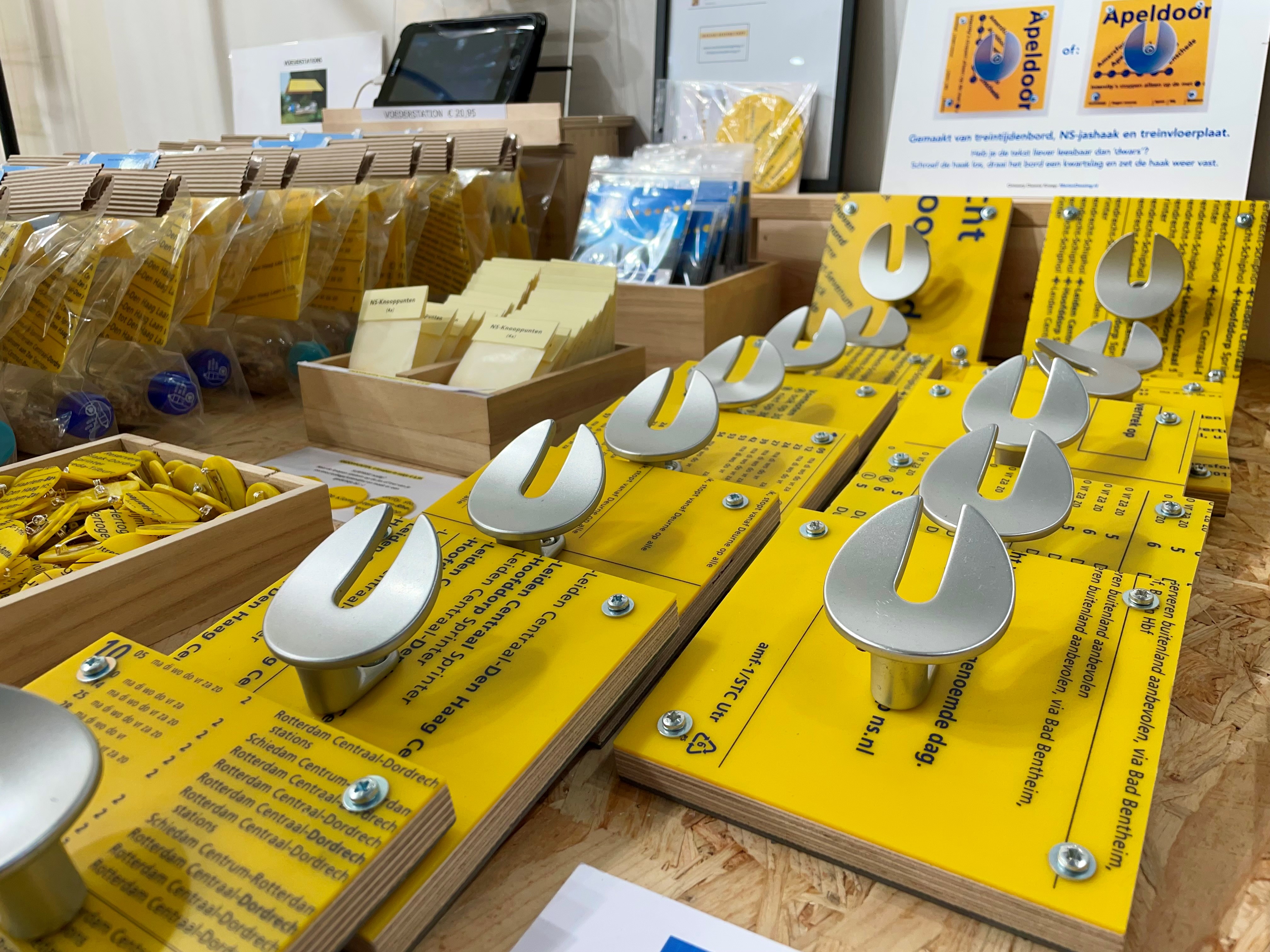 Duurzame cadeautjes bij de NS Upcycle Shop