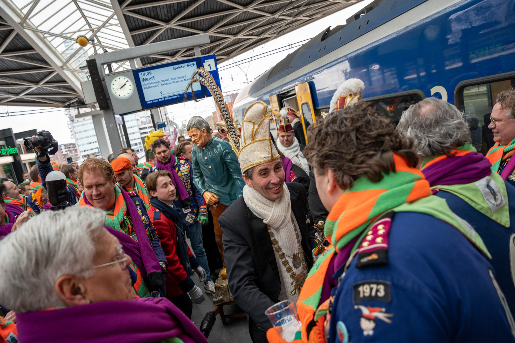 Carnaval: pins, extra schoonmaak en maatregelen tegen drukte
