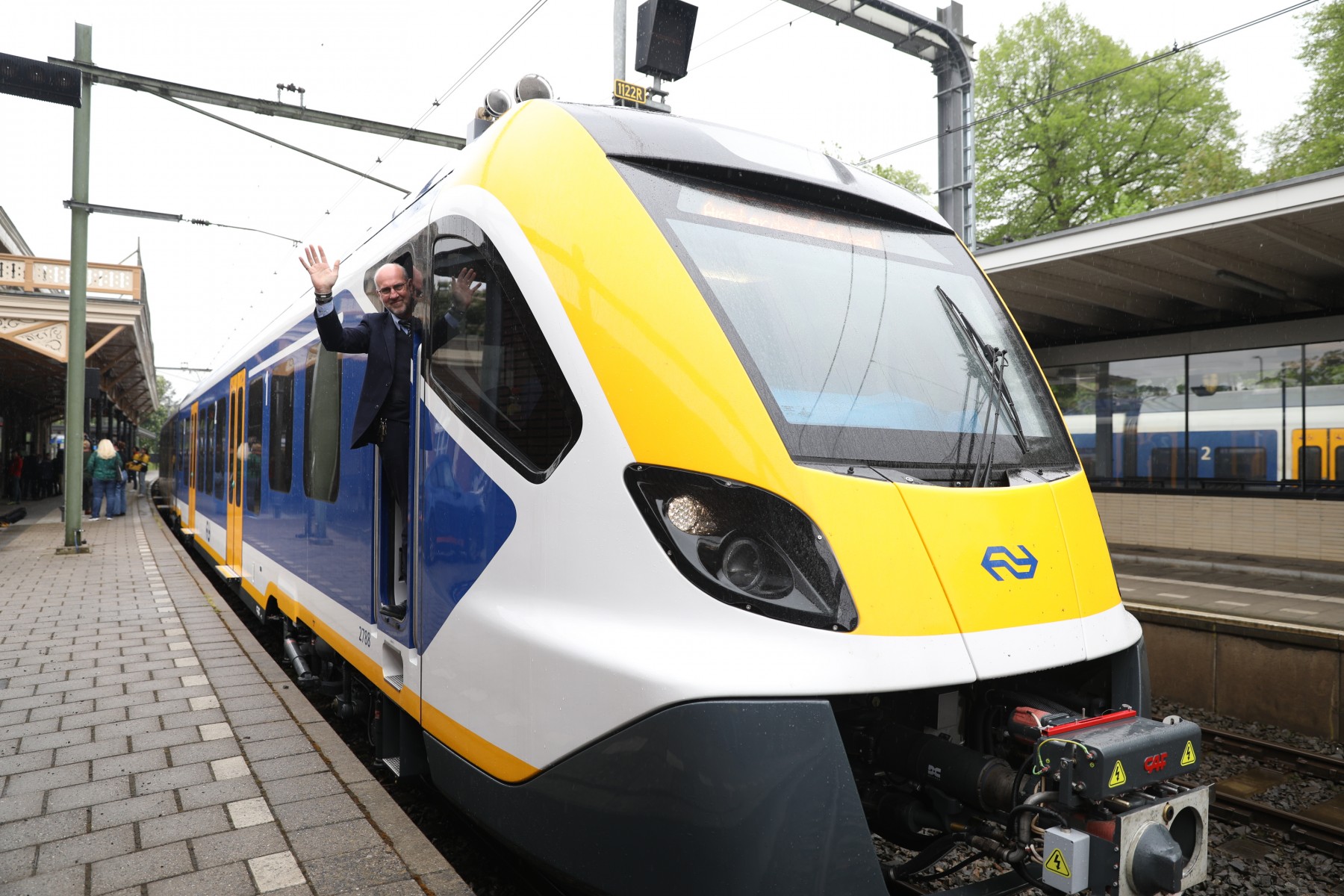 Eerste reizigers stappen in laatste nieuwe Sprinter