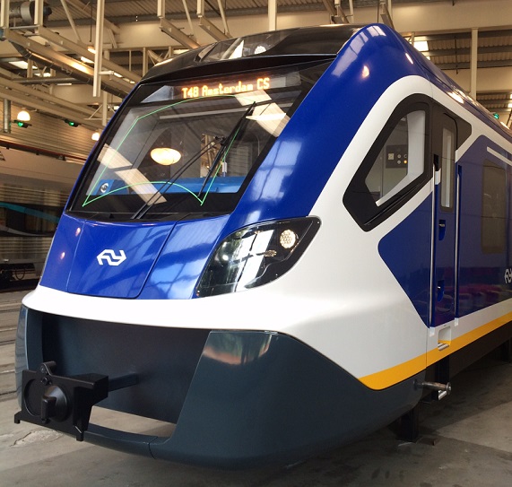 Reizigers nemen kijkje in nieuwe Sprinter