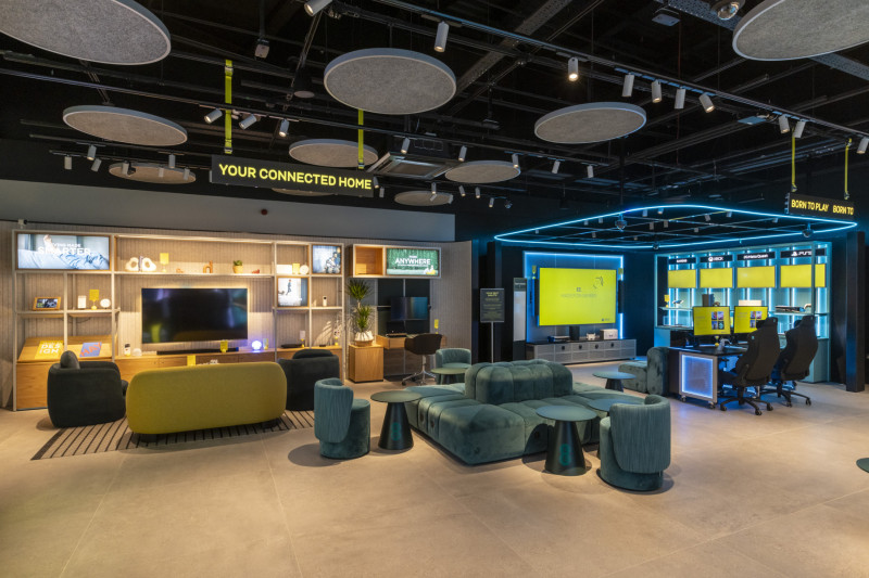 EE LAUNCHES NEW EXPERIENCE STORE IN BLUEWATER SHOPPING CENTRE