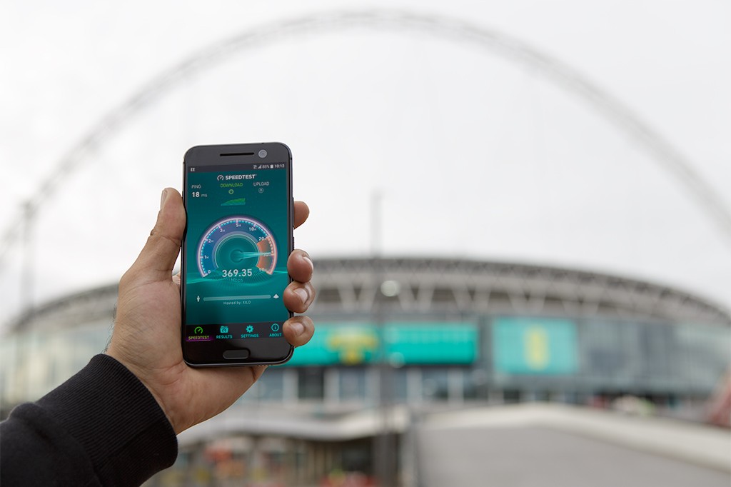 EE launches next phase of 4G for the world's fastest smartphones