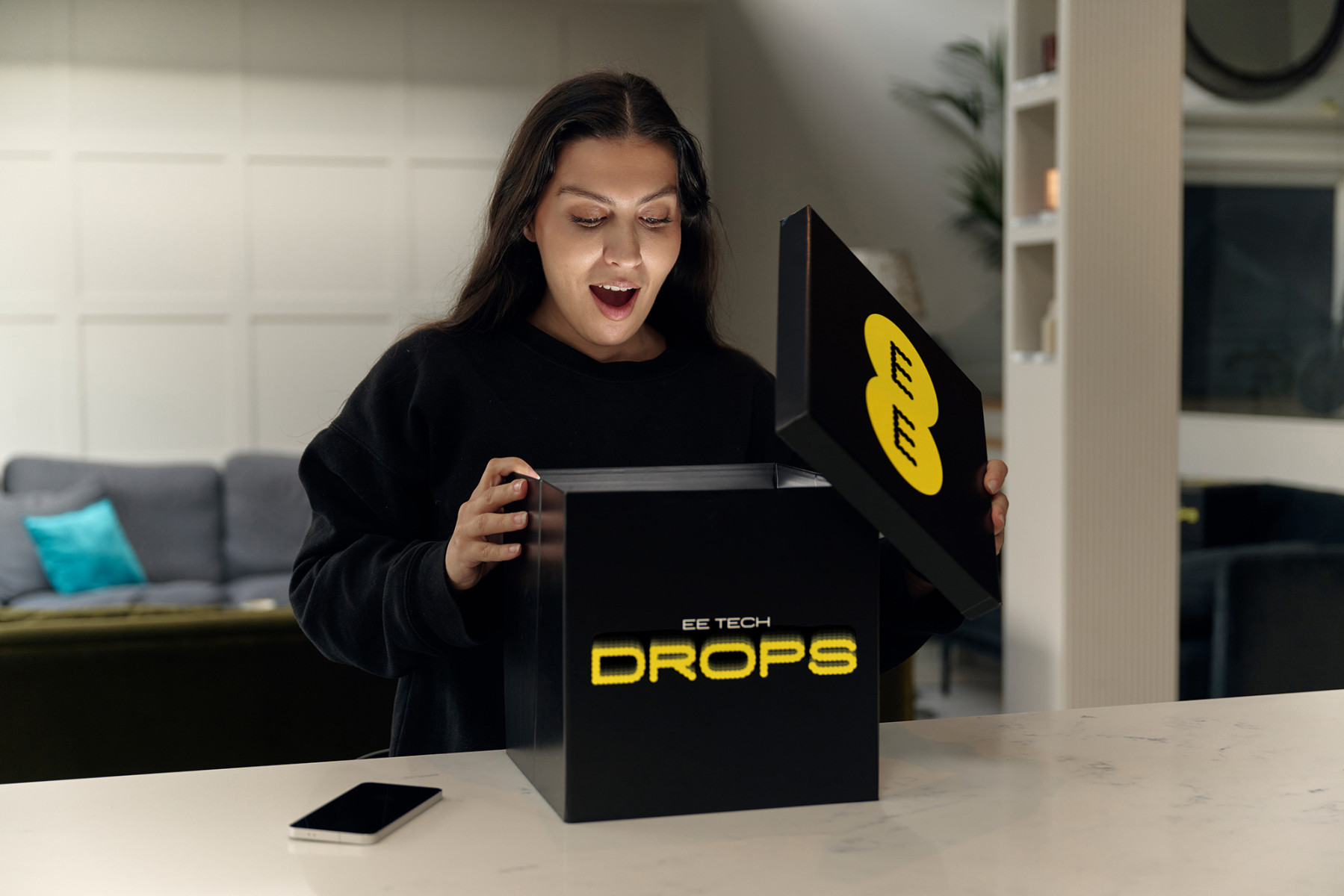 EE UNVEILS ALL-NEW ‘TECH DROPS’, PROVIDING HUGE SAVINGS ON THE HOTTEST ...