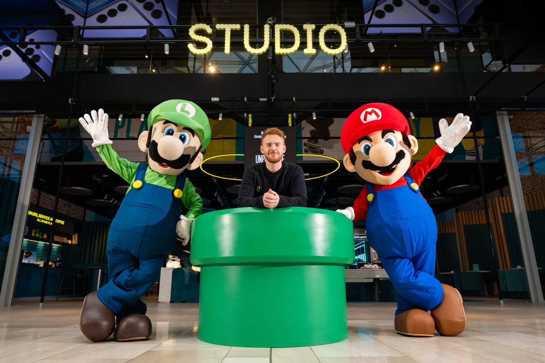 EE AND NINTENDO LAUNCH EXCLUSIVE MARIO COMPETITION AT THE EE STUDIO ...