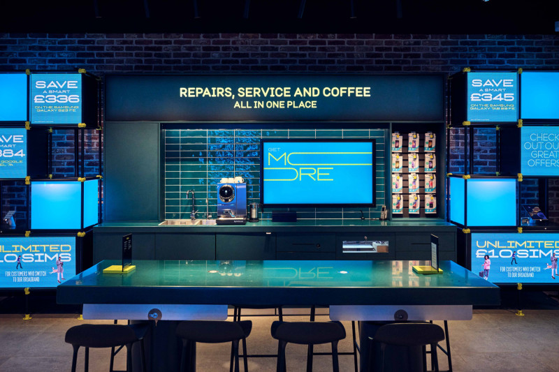 EE OPENS NEW GATESHEAD EXPERIENCE STORE IN THE METROCENTRE WITH FORMER ...