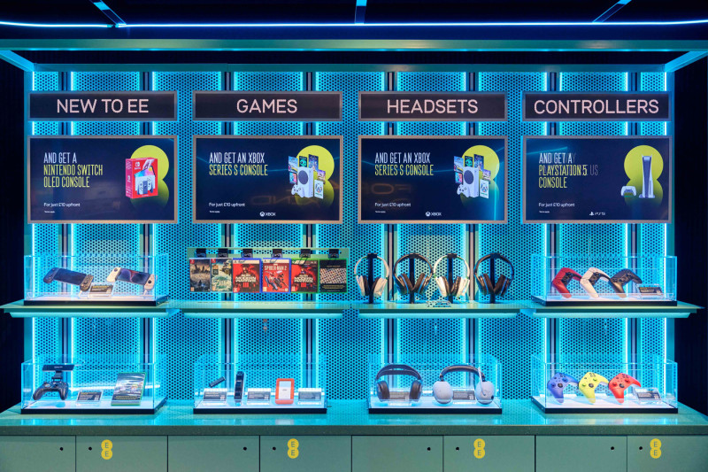 EE OPENS NEW GATESHEAD EXPERIENCE STORE IN THE METROCENTRE WITH FORMER ...