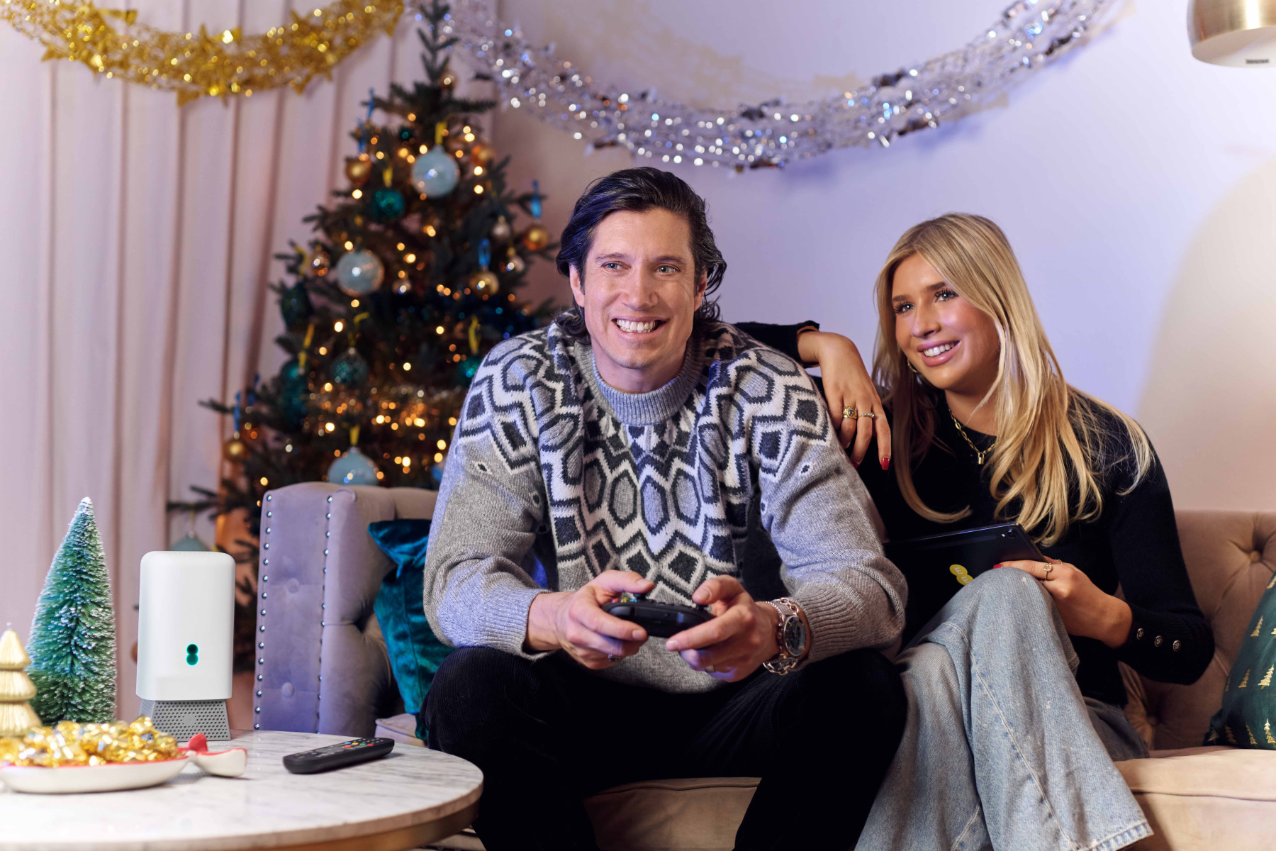 HOST YOURSELF A MERRY LITTLE CHRISTMAS: VERNON KAY OFFERS A SNEAK PEEK INTO HIS FESTIVE HOME ...
