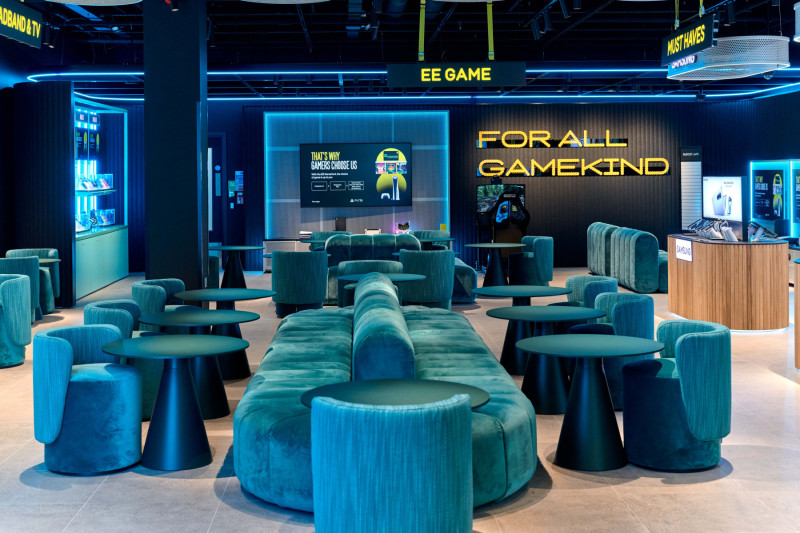 MICHAEL DAPAAH TO OPEN EE’S NEW EXPERIENCE STORE IN WESTFIELD STRATFORD ...