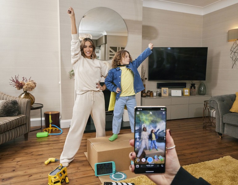 EE INSPIRES NEXT GENERATION OF FILM STARS WITH INNOVATIVE AUGMENTED ...