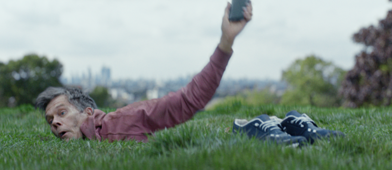 KEVIN BACON SHOWS THE NATION HOW TO GET THAT NEW PHONE FEELING WITH EE