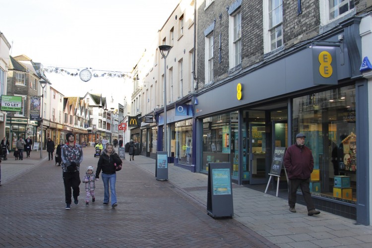 EE brings superfast 4G to 29 more towns and cities in time for Christmas