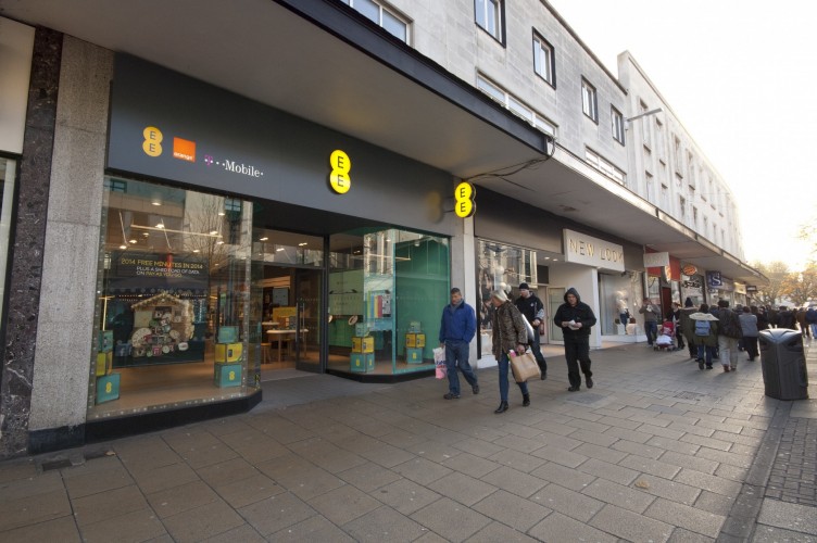 EE brings superfast 4G to 29 more towns and cities in time for Christmas